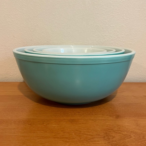 Pyrex | Kitchen | Beautiful Vintage Turquoise Pyrex Mixing Bowl Set Of ...